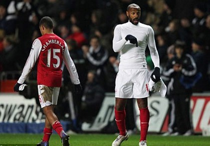 Henry cãi cọ với cổ động viên Arsenal