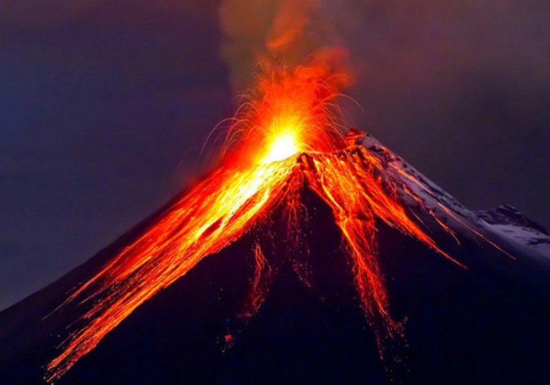 Clip: Núi lửa ở Hawaii phun trào, sơ tán khẩn 1.700 cư dân